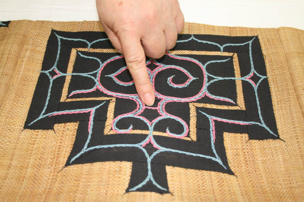 Ainu Textiles, Embroidery & Patterns - Hokkaido A4JP Travel Guide